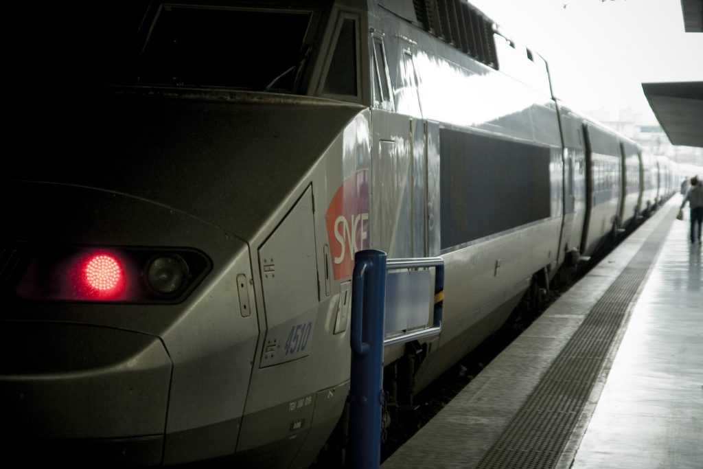 Vidéo. Le TGV du futur en jette ! La SNCF dévoile ses lignes, radicalement modernes - Le Mag ...